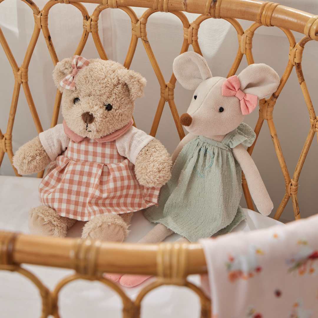 Jiggle & Giggle Ella Bear – Hugglemoo